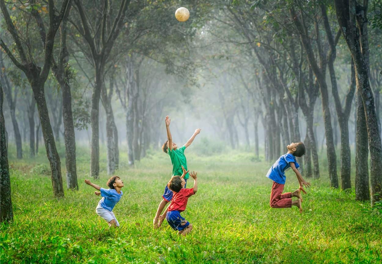 7 Reasons Why Kids Need to Play Outdoors